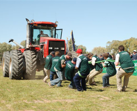 dowerin-field-day tug o war | Gerrard Hydraulics